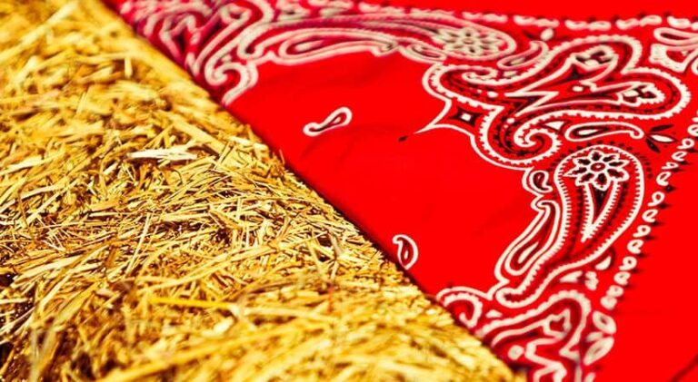 A guide to the gay hanky code and its unusual origins | Emen8